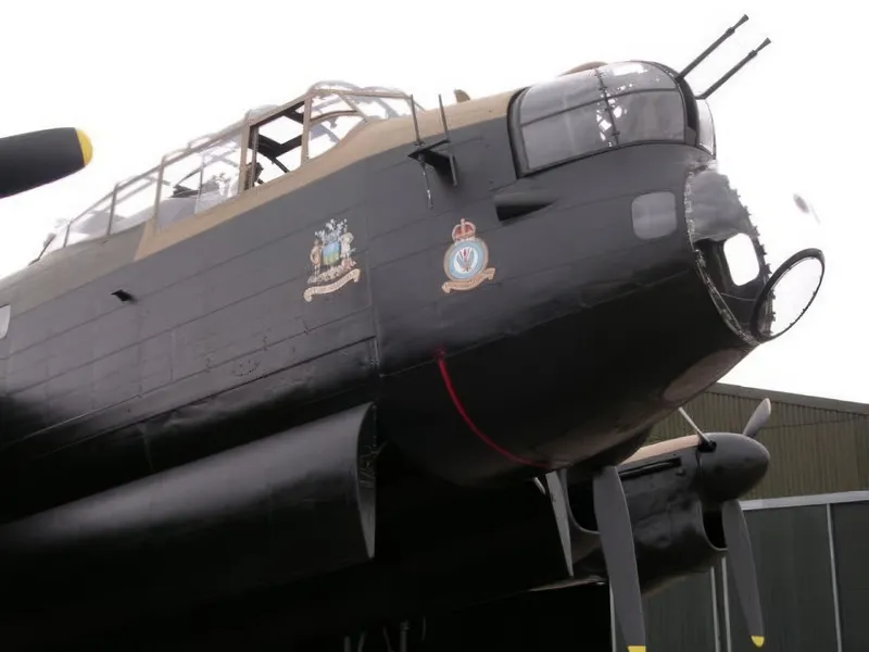 Avro Lancaster - WalkAround - NET-MAQUETTES
